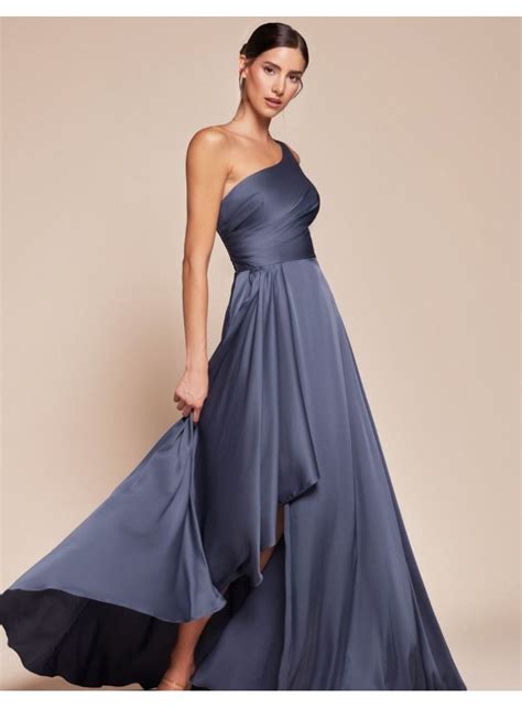 Robe Longue En Satin Avec épaule Nue Invitadisima