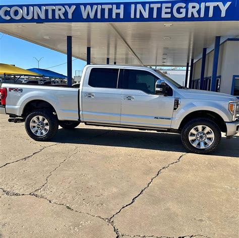 2018 Ford F250 Super Duty Crew Cab · Platinum Pickup 4d 6 3 4 Ft Cars