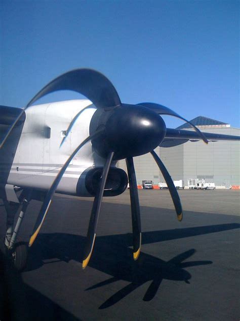 扭曲的快速世界:有趣的「rolling Shutter」效應相片 Flickr Blog 扭曲的快速世界:有趣的「rolling Shutter」效應相片 Flickr Blog