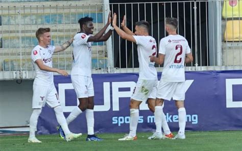 Chindia Târgovişte CFR Cluj 0 2 Petrescu şi doi jucători ai