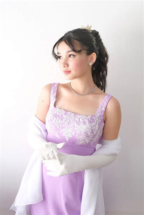 Sofia Pablo Is Your Newest Beauty Peg