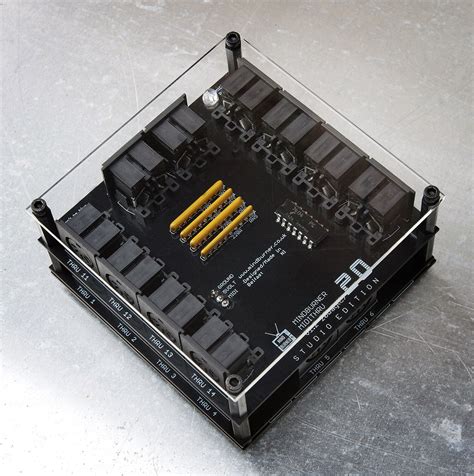 Mindburner MIDI 20 Way MIDI Thru Splitter Mindburner MIDI 20 Way MIDI Thru Splitter