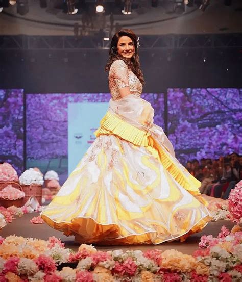 Jasmin Bhasin Preetlari Radio Entertainment Brampton Toronto Canada