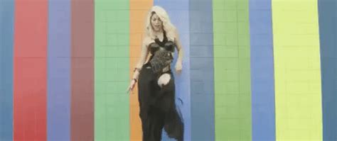 Shakira Dancing 