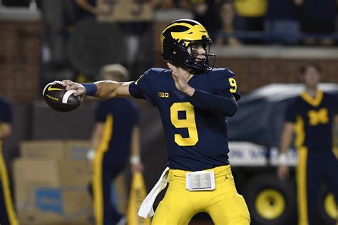 Jj Mccarthy Becomes Qb1 No 4 Michigan Tops Hawaii 56 10 Ap News