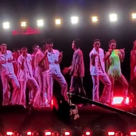 وقتی یونگی با سکشی ترین حالت ممکن مایکشو میندازه و میره تا سای رو بغل