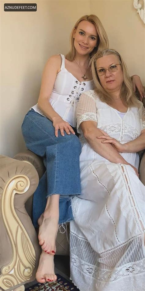 Olia Tira Feet Aznudefeet