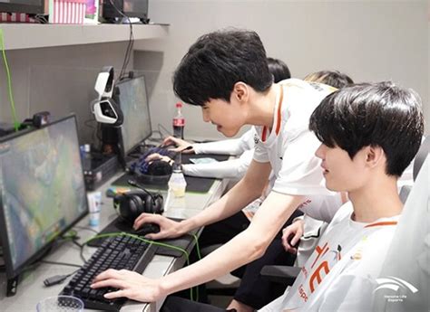 Hle赛后采访 Deft：打职业的日子不多了腾讯新闻