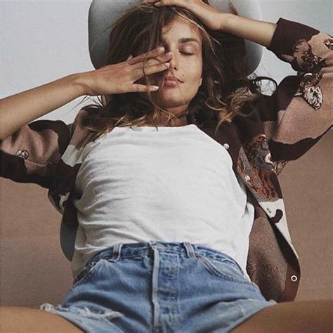Instagram Women Hats Fashion Seductive Clothes Model