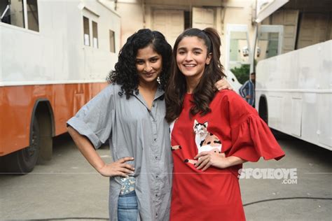 Alia Bhatt And Gauri Shinde Bond During Dear Zindagi Promotions Alia