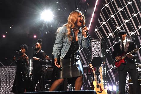 Mickey Guyton Wallpapers 29 Images Inside