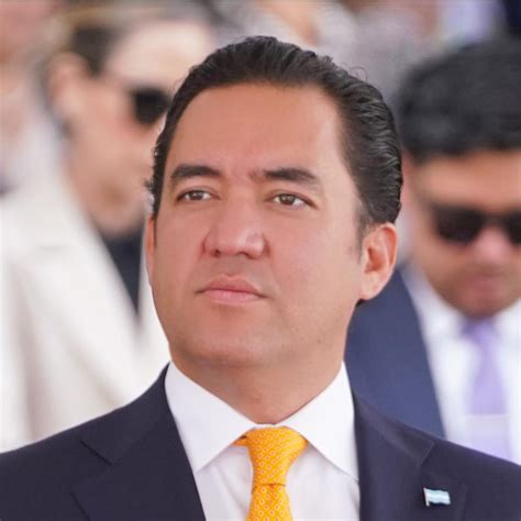De Tres A Cinco 80425 Unetv By Une Tv Hola Un Gusto Saludarle