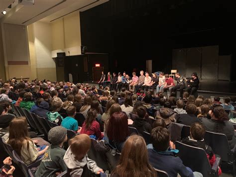 Le théâtre pour sensibiliser les jeunes aux enjeux de l intimidation