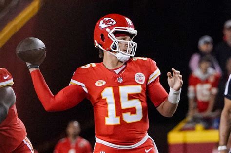 Chiefs Improve To 5 1 Drop Broncos For 16th Straight Time Reuters