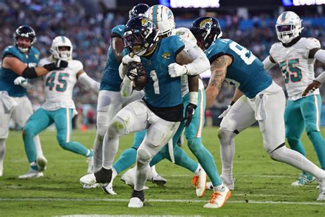 Jacksonville Jaguars Open Season With A Loss Fall 20 17 On Late Field