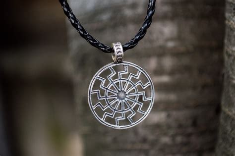 Collier Viking Soleil Noir Schwarze En Argent Vikings Fr