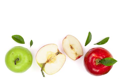 빨간색과 녹색 사과 조각와 흰색 배경과 텍스트 상위 뷰 복사 공간에 고립 된 잎 3에 대한 스톡 사진 및 기타 이미지 3 3가지 개체 경관 Istock