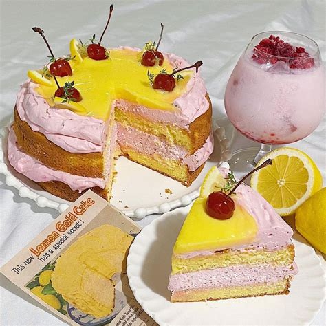 미미테이블 On Instagram 레몬베리 케이크🍋 레몬 시럽 바른 촉촉한 제누와즈에 라즈베리잼을 샌드하고 레몬 커드를 올려 마무리한 레몬베리 케이크🍒 레몬케이크도 먹고