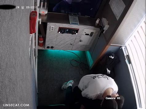2024년 한국 노래방 IP 카메라 해킹당해 여자친구 성기 빠르게 문질러 노래 실력에 영향 인색 한 고양이