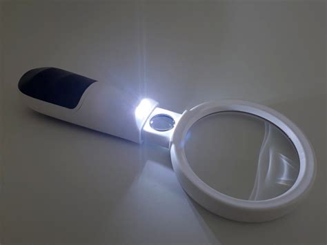 Lupa De Mão Portátil 2 Led Para Eletrônica Leitura Estética