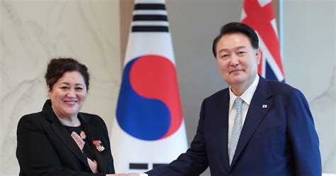 아메리칸파이 잘 봤다뉴질랜드 총독 윤 대통령 만나 민요 합창