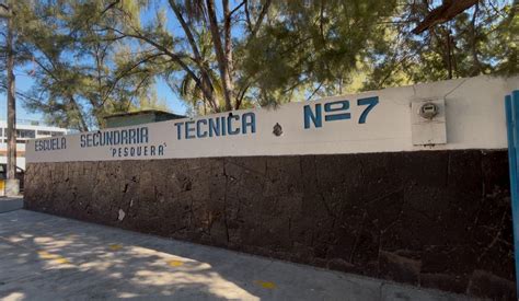Docentes De La Secundaria Técnica 7 ‘pesquera En Mazatlán Trabajan