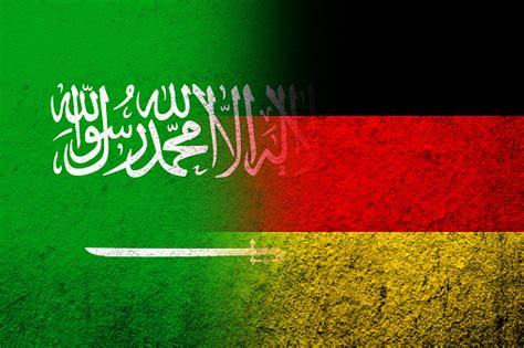 사우디 아라비아 국기가있는 독일의 국기 그런 지 배경 Deutschland Tour에 대한 스톡 벡터 아트 및 기타 이미지