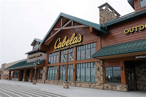 Outdoor Giant Bass Pro To Acquire Rival Cabelas For 45b Twin Cities