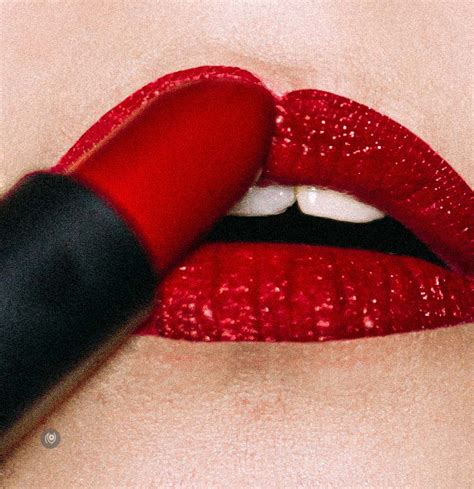 Avon Red Supreme P302 Lipstick Eyesforbeauty