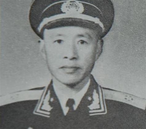 國民黨許諾授他少將銜，他果斷起義成開國少將，22年後入黨 每日頭條
