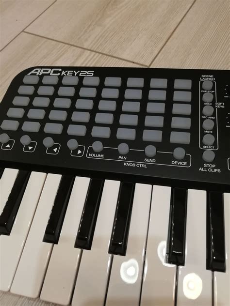 Контроллер AKAI PRO APC KEY 25 клавишный A050347 — купить по низкой ...