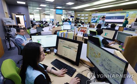 장마 일요일부터 분주한 국가기상센터 연합뉴스