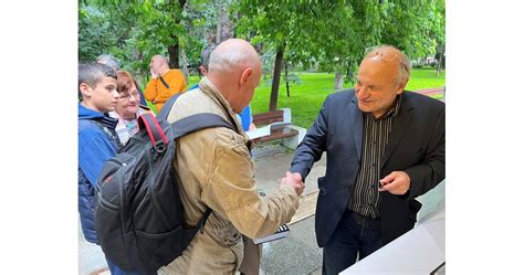 Най новата футболна енциклопедия с премиера под дъжда