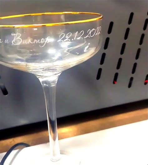 Лазерно гравиране на чаша за шампанско 🍾 Youtube