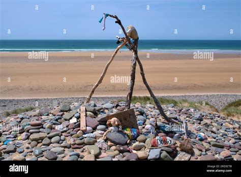 Fans Of The Harry Potter Have Constructed A Shrine At The Location
