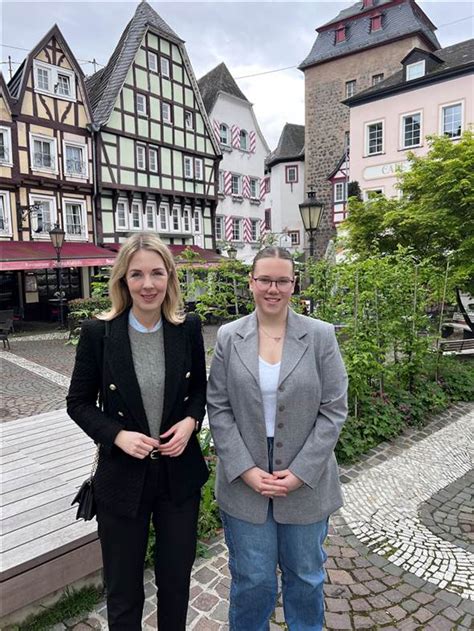 Praktikantin Isabelle Fossemer Erhält Einblick In Den Beruf Der Politikerin