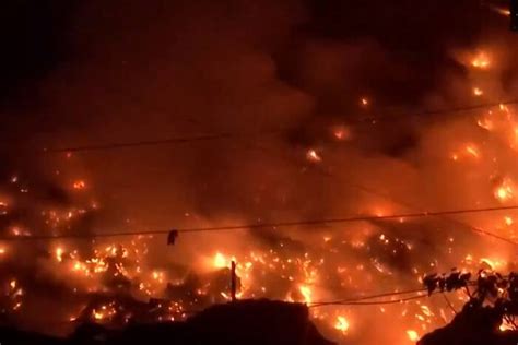 Gigantic Fire Breaks Out At Ghazipur Landfill Site In East Delhi Scary