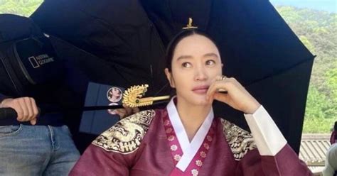 김혜수 이런 의상 입고도 쩍벌이라니 세상 털털하네
