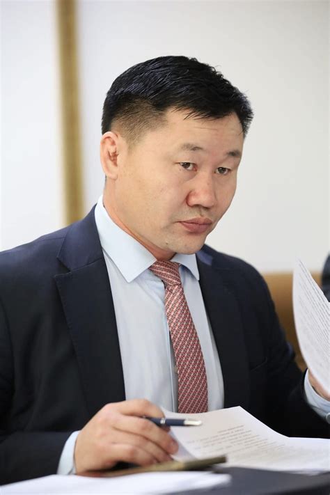 Хороод хуралдаж байна