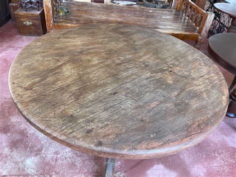 Solid Magkuno Round Table Furniture And Home Living Furniture Tables