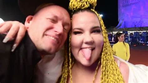 Fick Röda Mattans Enda Selfie Med Netta Schlagerbloggen