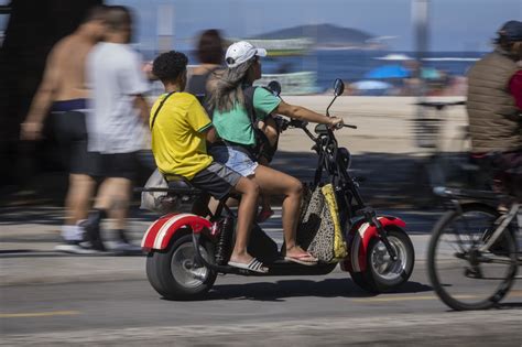 Placa CNH e tráfego novas regras para scooters e bicicletas elétricas
