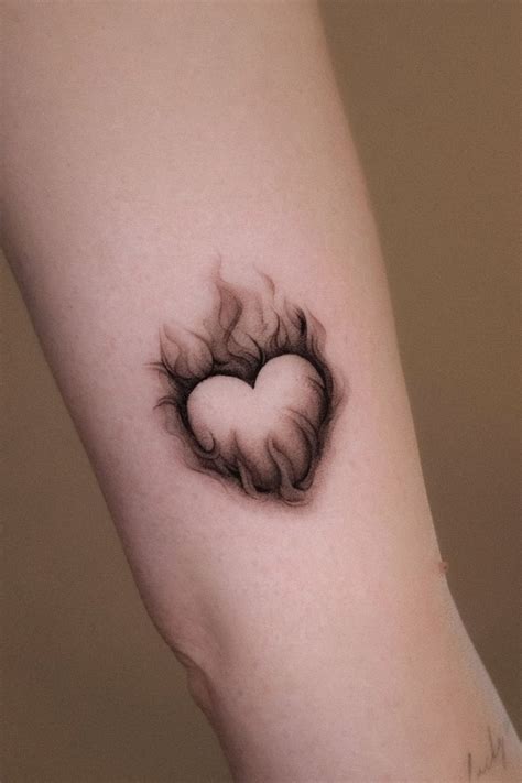 31 Small Meaningful Tattoos That Speak From The Heart