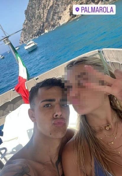 Chanel Totti E Cristian Babalus In Vacanza Insieme A Palmarola FOTO