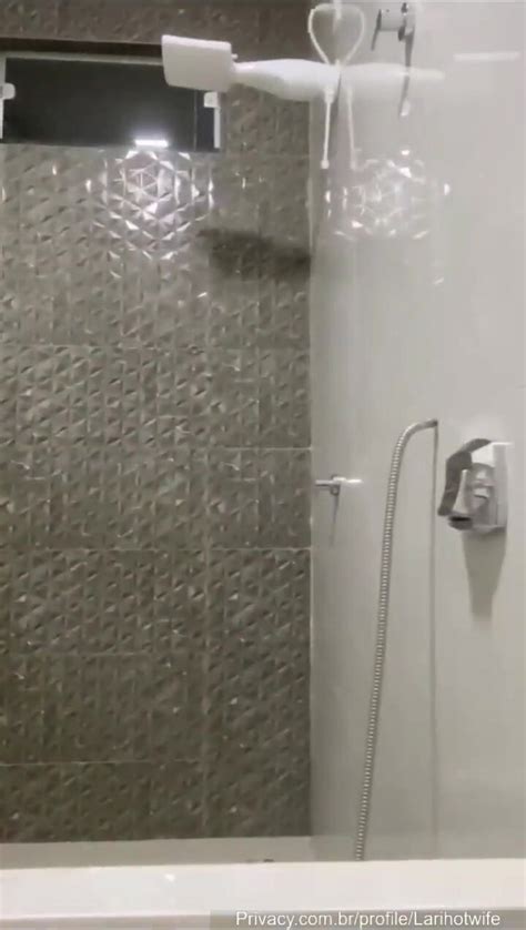 Lari Hot Wife Showing Off Naked While Taking A Shower Cnn Amador
