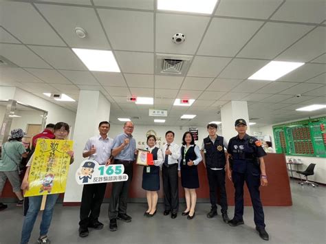 警政報馬仔 銀行行員阻詐有功 屏縣里港警分局親頒獎狀感謝 內政部警政署警察廣播電臺全球資訊網