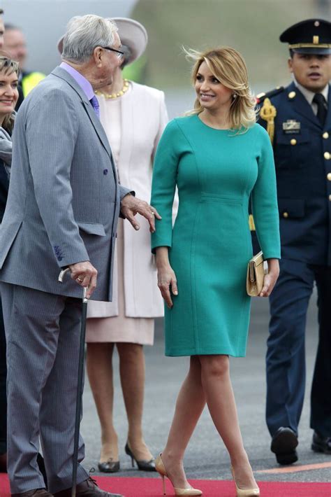 ¿brigitte macron es un ejemplo de modernidad en las primeras damas