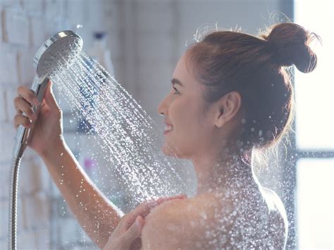 Comment Se Faire Jouir Avec Le Pommeau De Douche Plaisir Au Quotidien