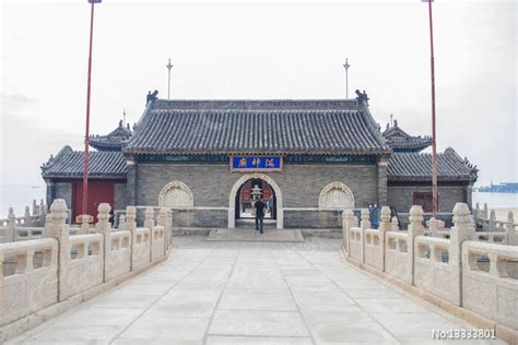 老龙头景区海神庙庙门和石桥高清图片下载 红动中国