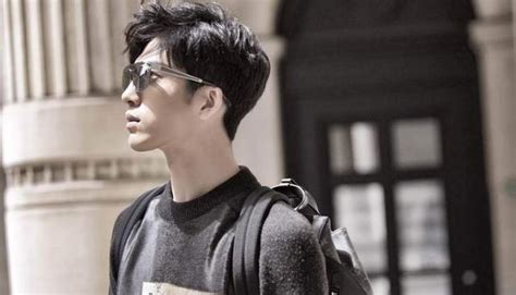 出生28天被父母拋棄，生命最親的人是奶奶，賺錢後給奶奶買別墅 每日頭條